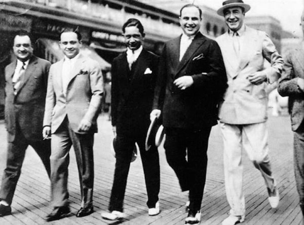 Lucky Luciano : L'Histoire du Chef Suprême du Crime Organisé